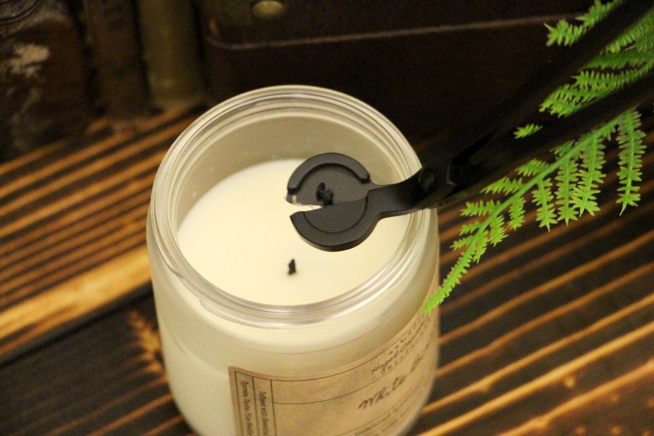 Why a keeping your wick trimmed gives you a better burn – Hazel Candle Co.